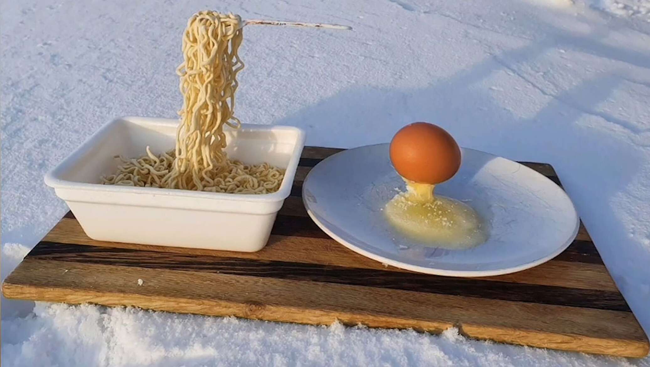 Замерзшая лапша и бег в трусах: как развлекаются в России на каникулах ...