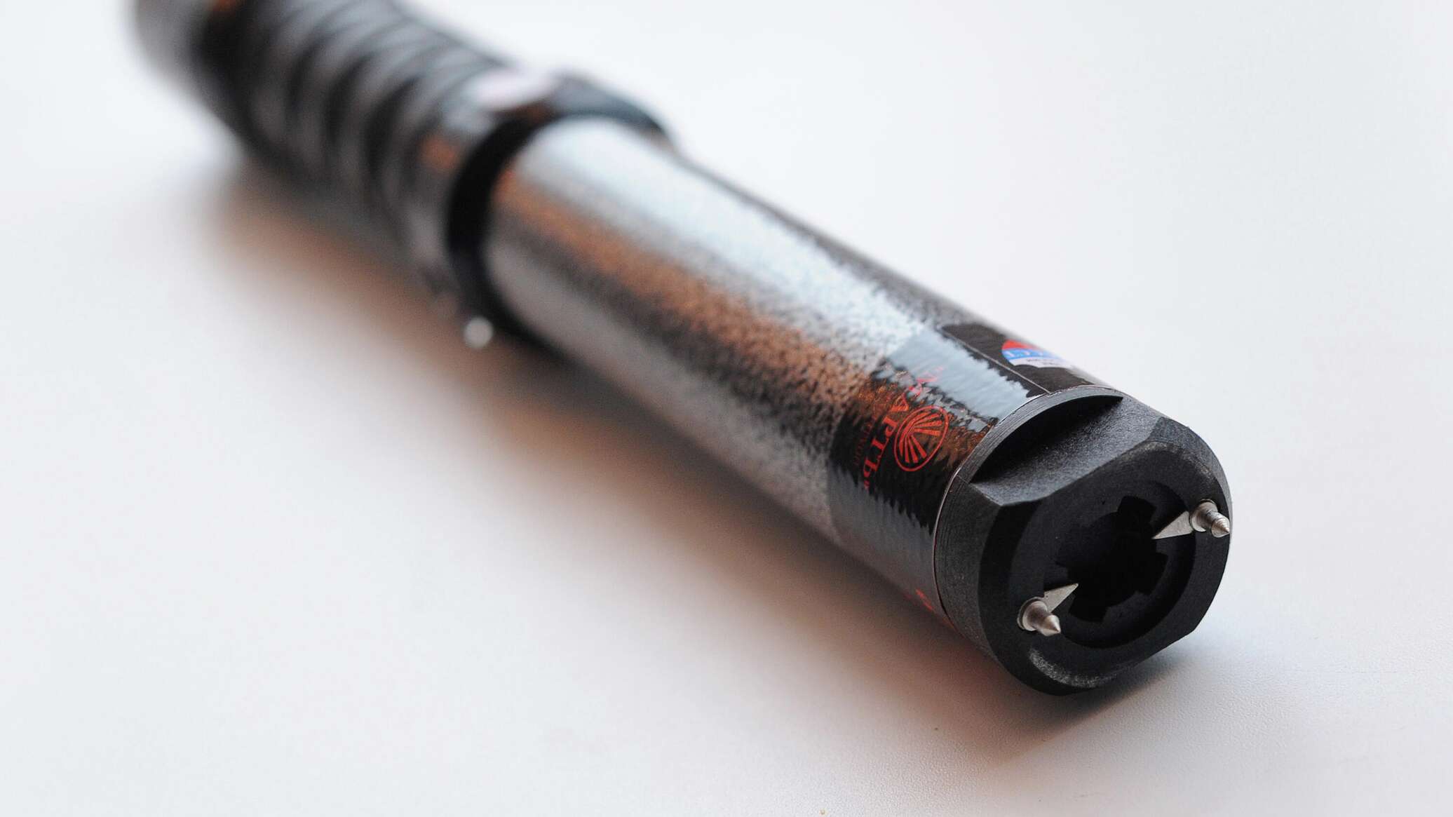 IIV xodimlariga elektroshoker-dubinka berildi