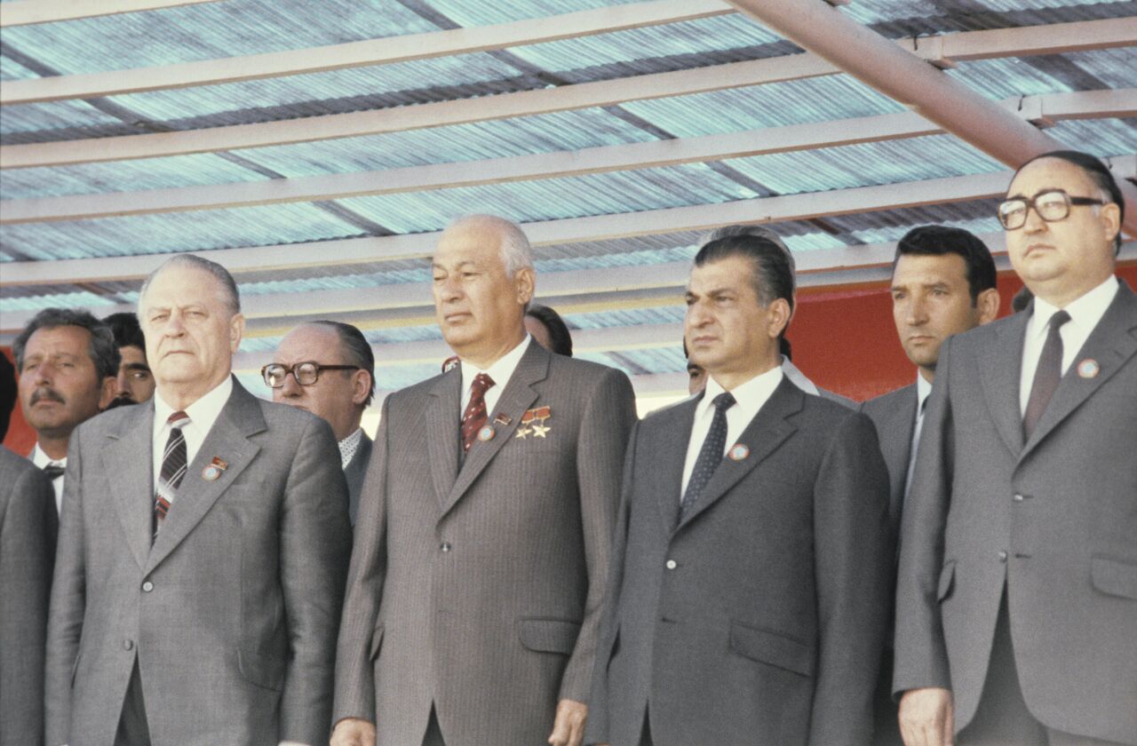 Sharof Rashidov hayoti va ijodi