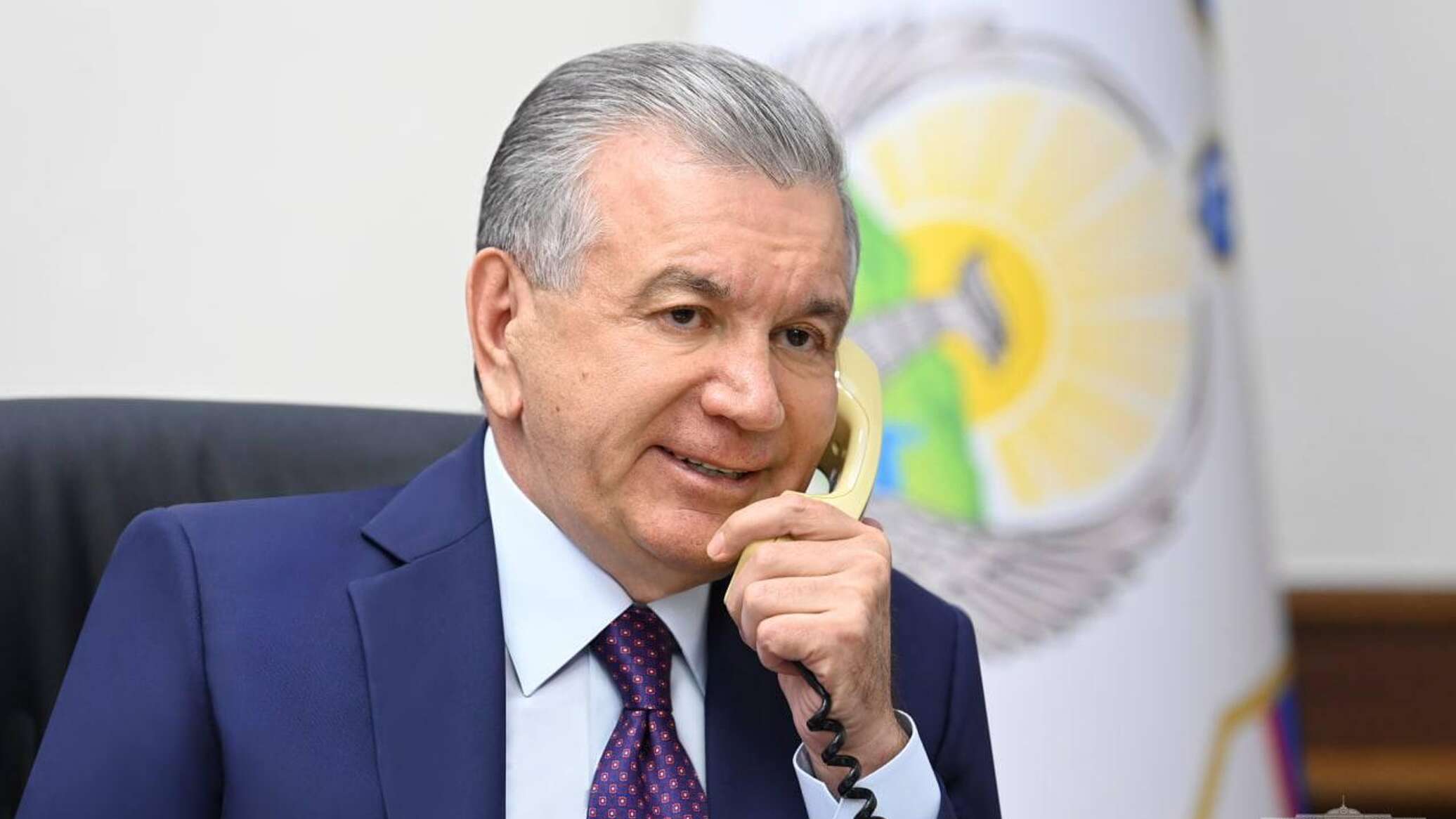 Мирзиёев поздравил Токаева с днем рождения