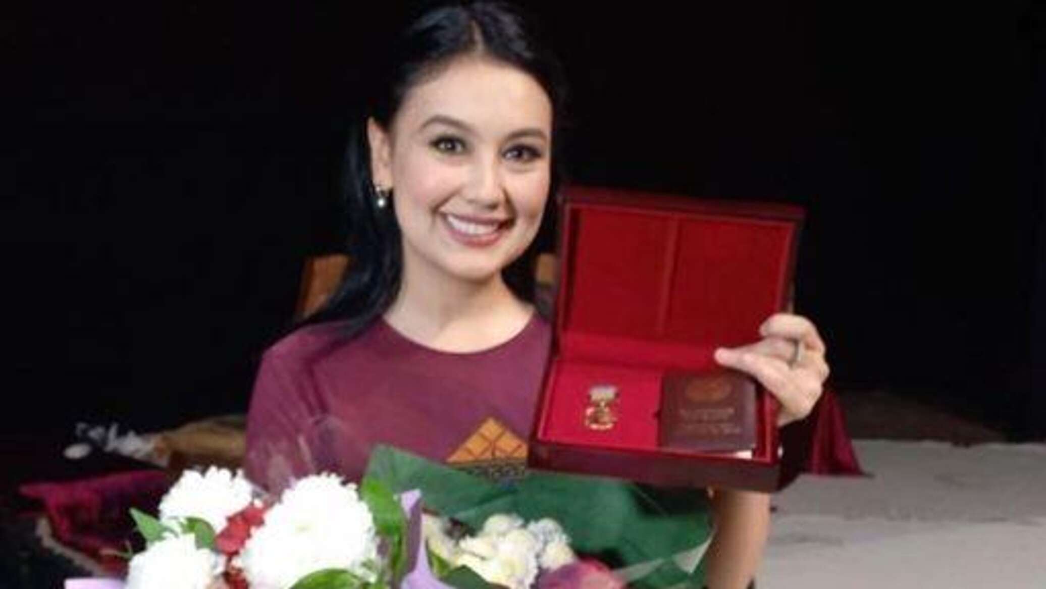 Dilnoza Kubayevaga Qoraqalpog‘istonda xizmat ko‘rsatgan artist unvoni ...