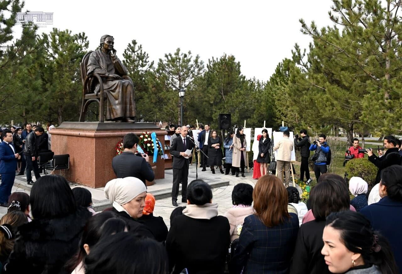 Zulfiya biografiyasi