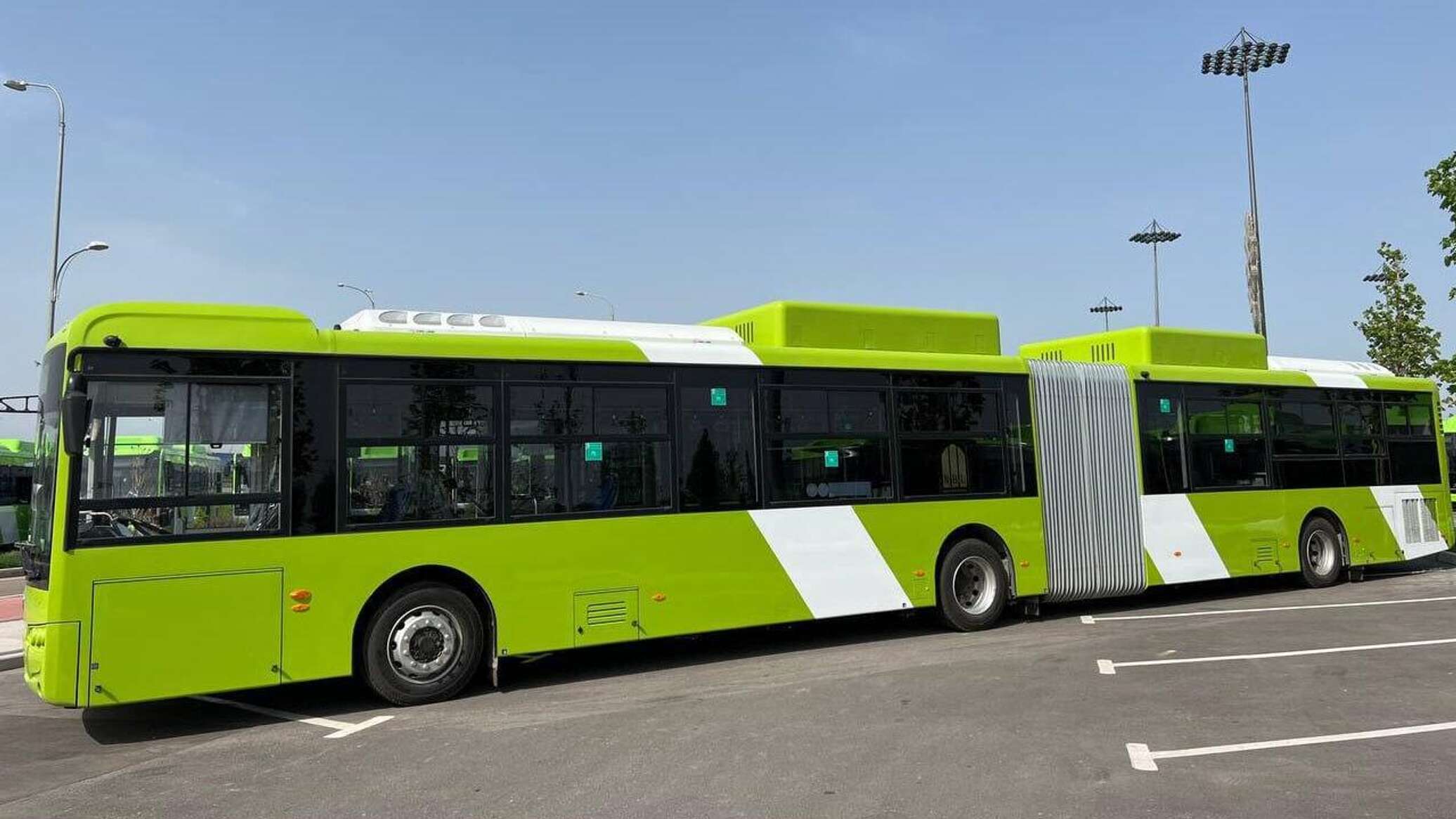 Toshkentga olib kelingan “garmoshka” avtobuslar qanday afzalliklarga ...