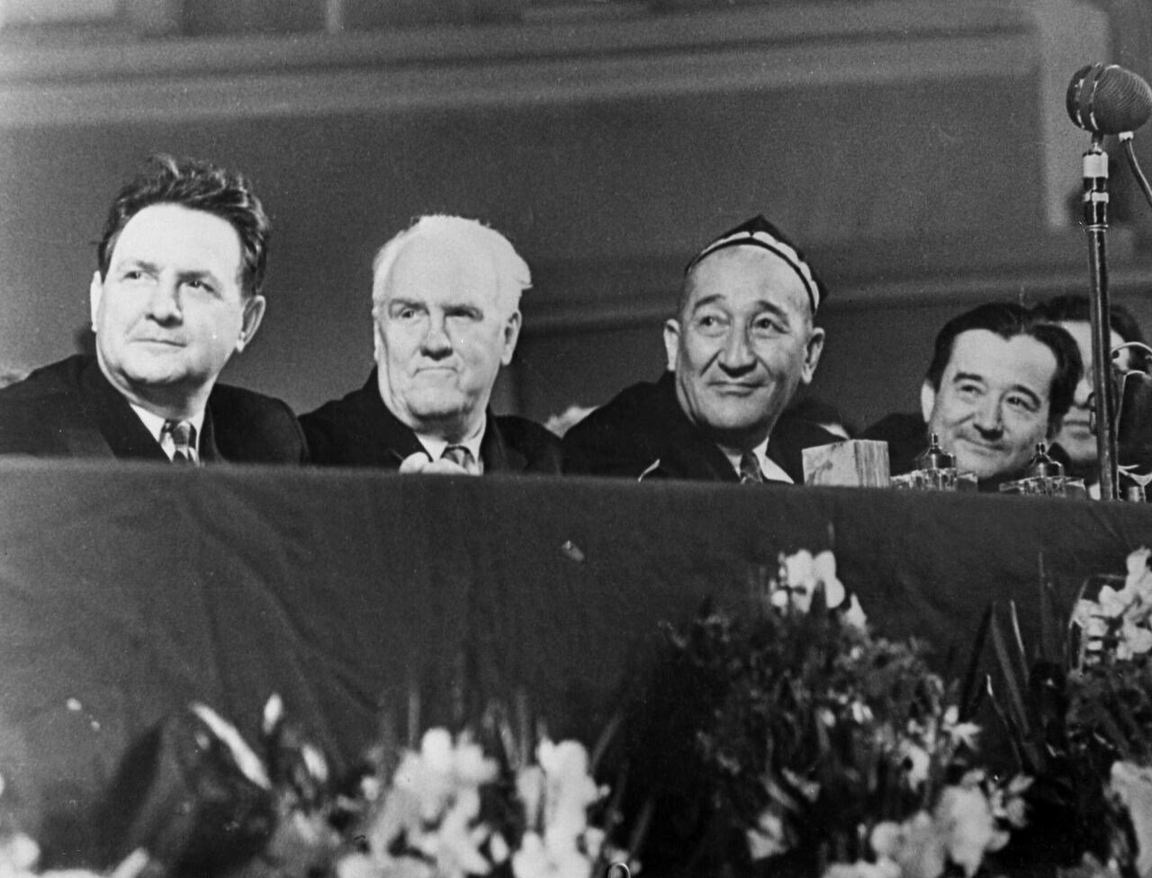 G‘afur G‘ulom hayoti va ijodi