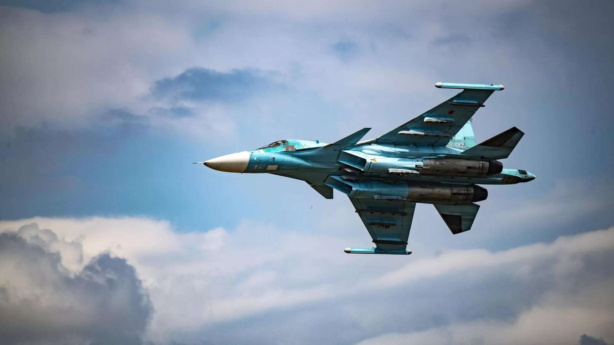 Su-34 Ukraina qo‘mondonlik punktlari va zirhli texnikalariga zarba berdi