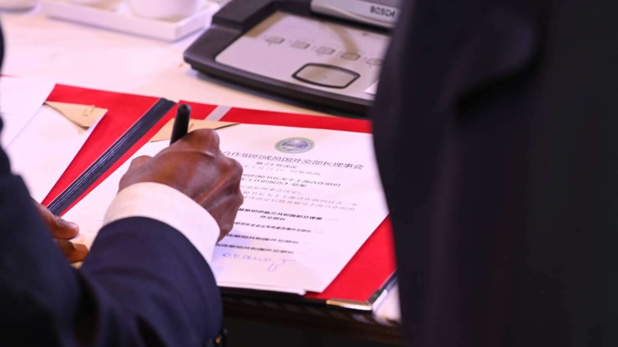 ShHT tashqi ishlar vazirlari 22 ta hujjat imzolashdi