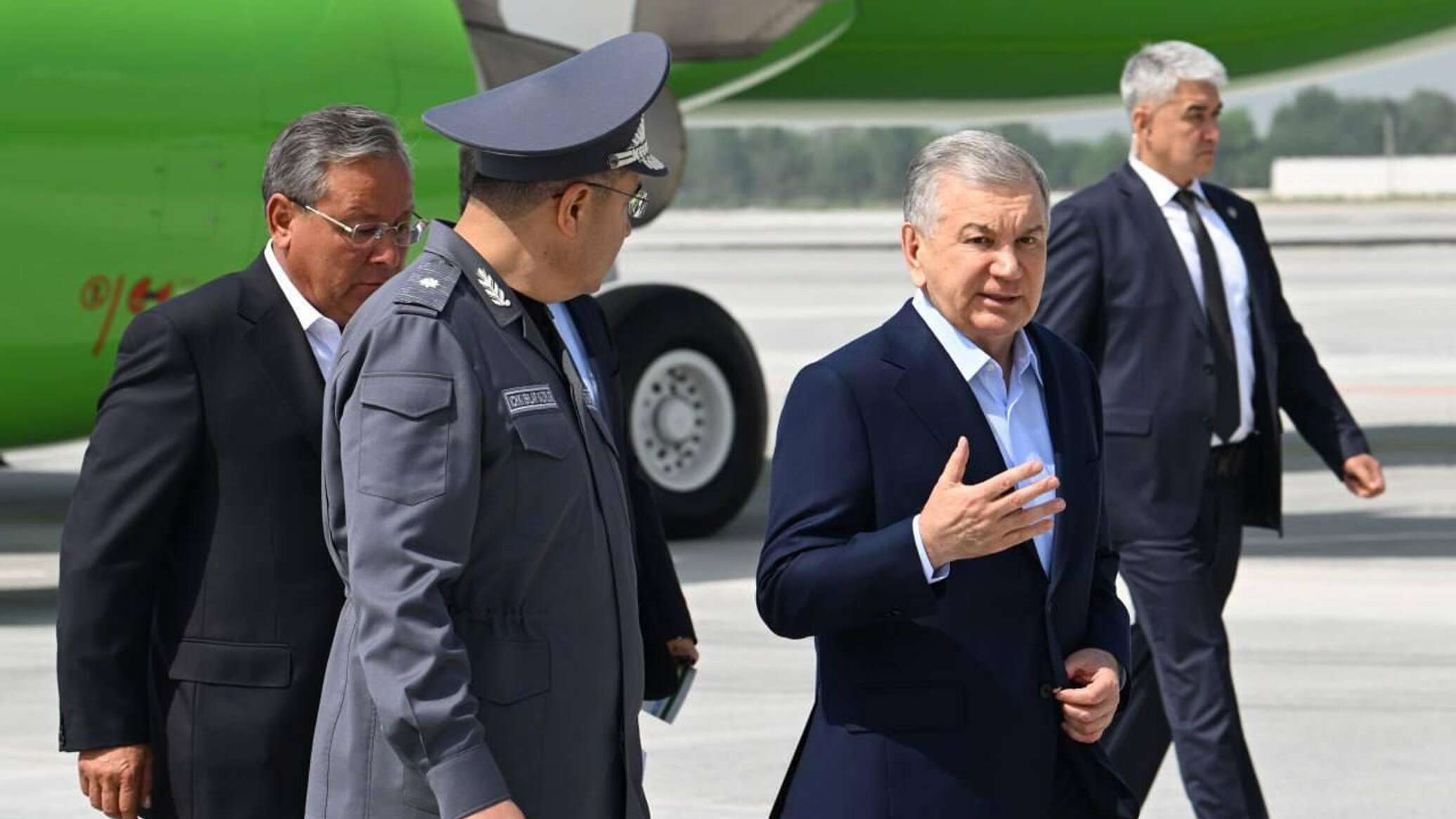 Shavkat Mirziyoyev Andijon xalqaro aeroportini borib ko‘rdi - 15.04.2025, Sputnik O‘zbekiston