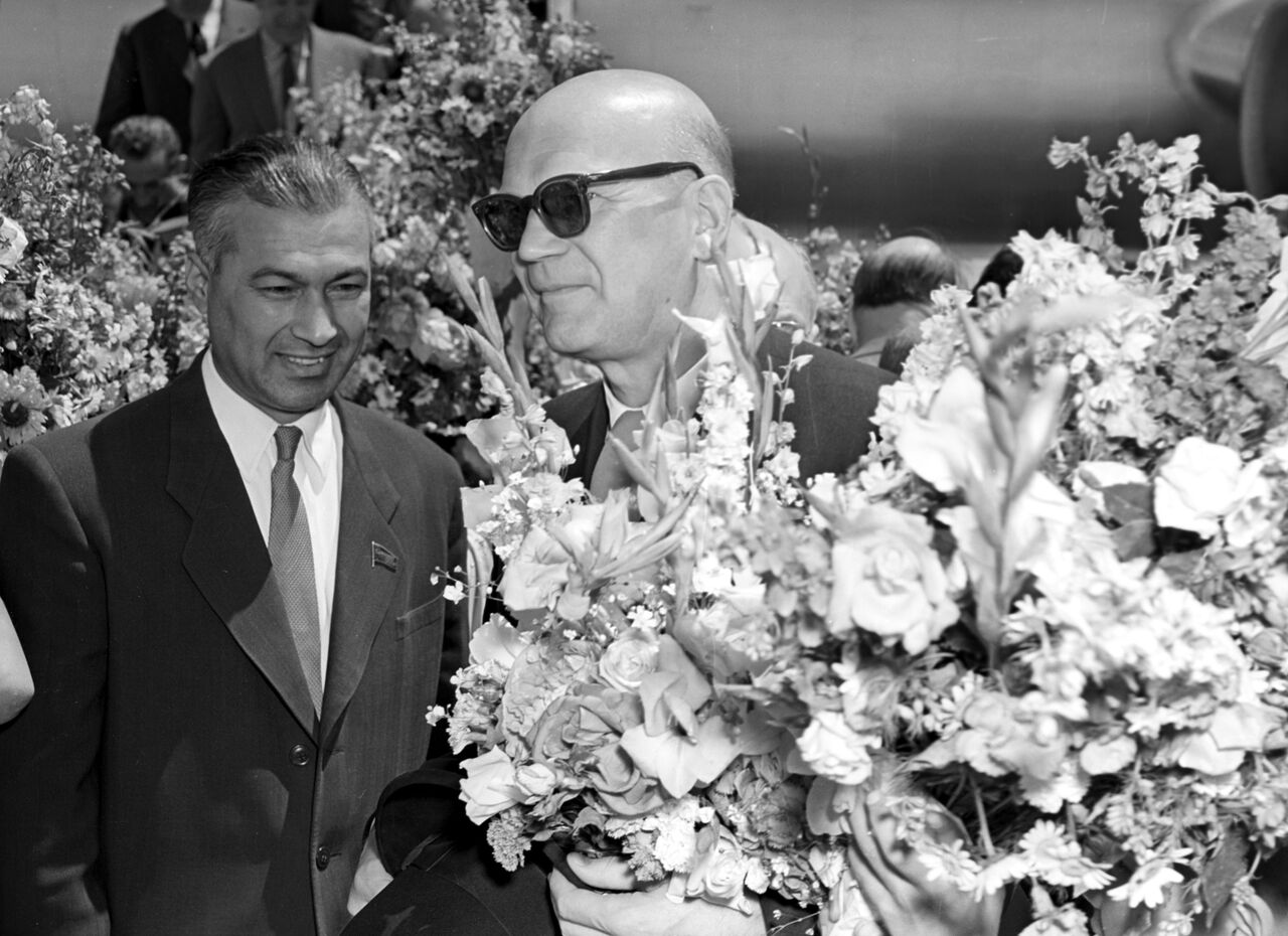 Sharof Rashidov hayoti va ijodi